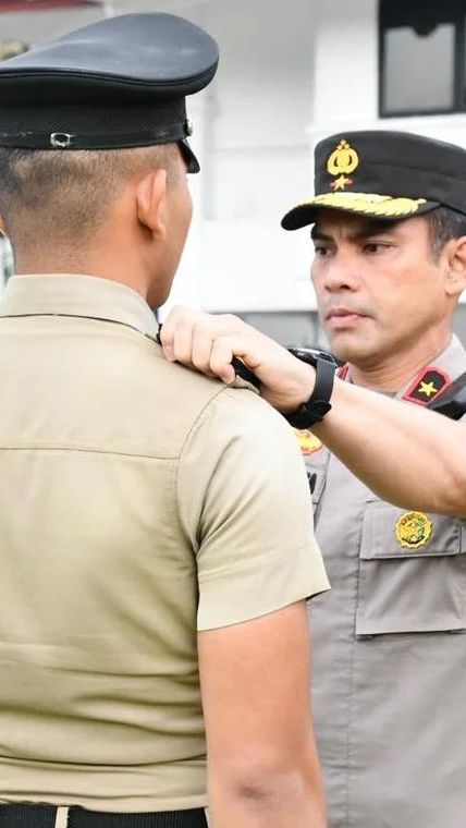 28 Tahun lalu Salaman dengan Presiden Soeharto, Kini di Pundak Pria ini ...