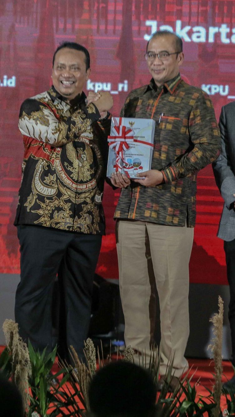 FOTO: KPU Terima Laporan Hasil Pemeriksaan Keuangan Tahun 2022 dari BPK, Hasilnya Wajar Tanpa ...