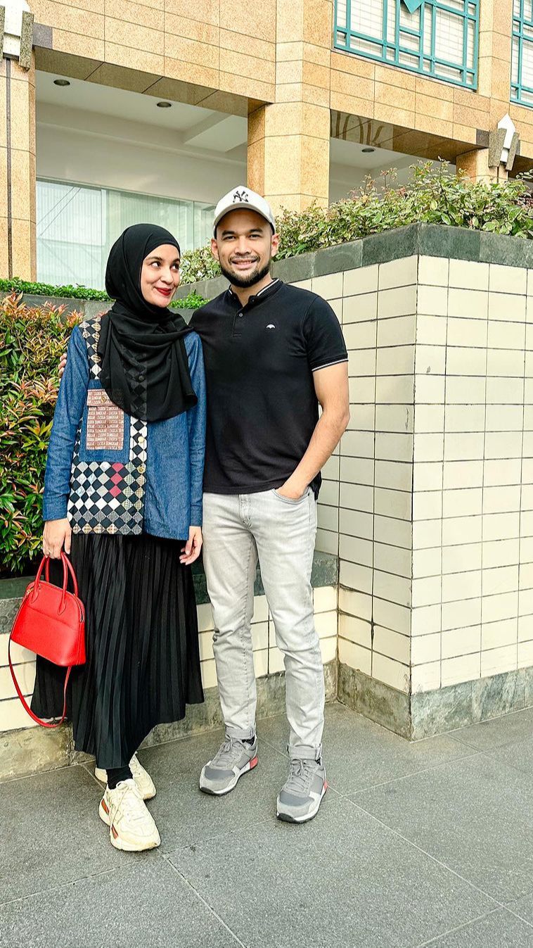 Dulu Bersinar Terang, Para Artis Cantik ini Putuskan 'Pensiun' dari TV Usai Hijrah