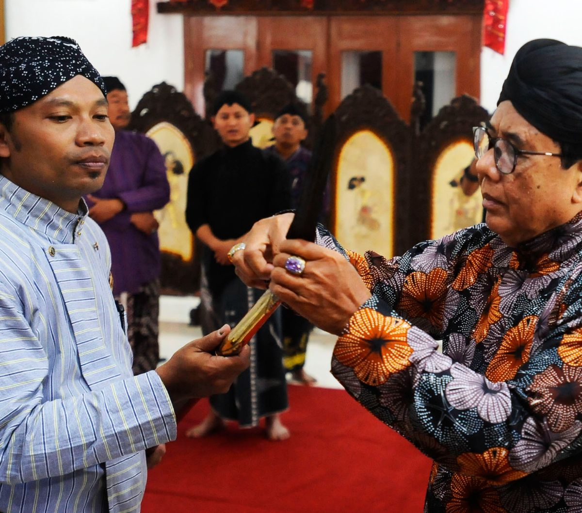 FOTO: Melihat Lebih Dekat Tradisi Jamasan Pusaka Jelang Hari Jadi ...