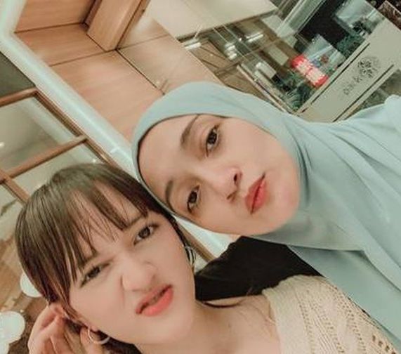 Tak Tersorot, Potret Agatha Putri Cantik Nia Paramitha yang Sekolah di ...