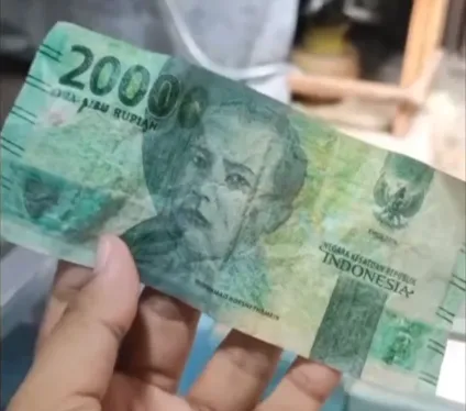 Pedagang Ini Kena Tipu, Duit Rp2.000 Digambar dan Ditambahi Nol Jadi ...
