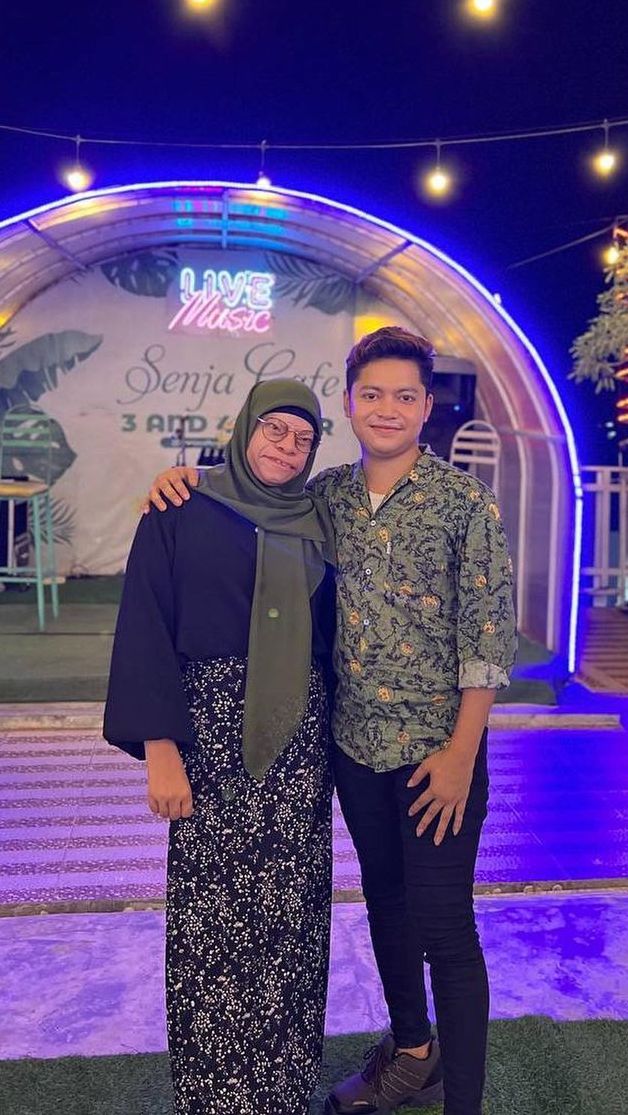 Resmi Dilamar, Intip Potret Kebersamaan Yuni Manurung dan Abdul Rasyid yang Selalu Romantis ...