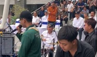 Bak Anak Band, Begini Aksi Menteri Basuki Gebuk Drum Bawakan Lagu Dewa 19