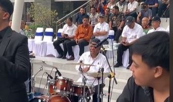 Bak Anak Band, Begini Aksi Menteri Basuki Gebuk Drum Bawakan Lagu Dewa 19