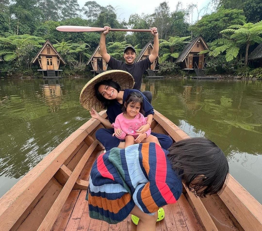 Liburan Seru Caca Tengker dan Keluarga, Nginapnya di Glamping yang ...