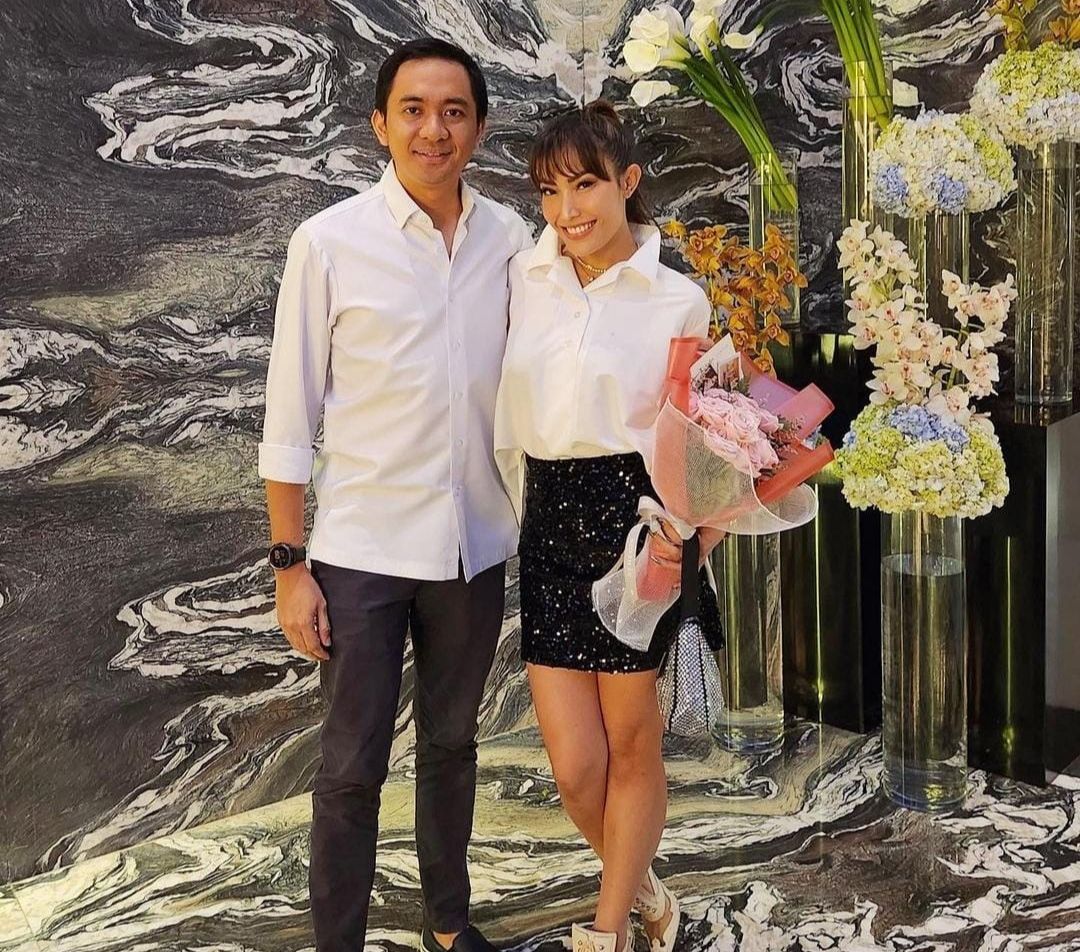 Cantiknya Ayu Dewi Foto bareng Politisi Konglomerat, Sosoknya Orang ...