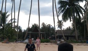 Menilik Pesona Pantai Lamolo, Menawarkan Keindahan Layaknya Laut Maladewa