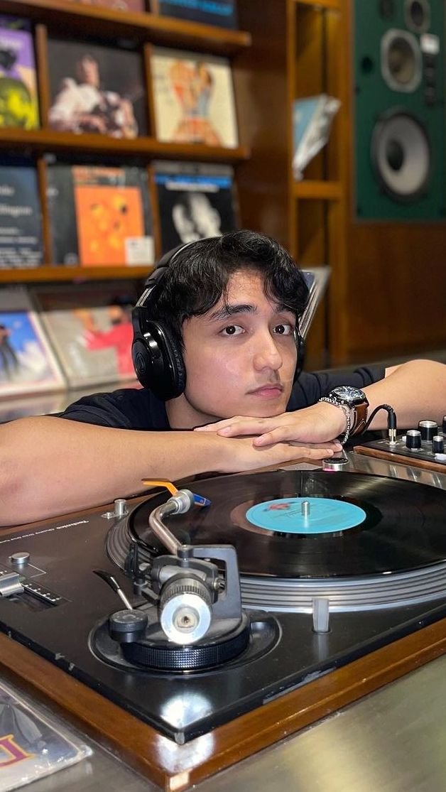 Dinotice Jungkook BTS, Simak Deretan Fakta Reza Darmawangsa | merdeka.com