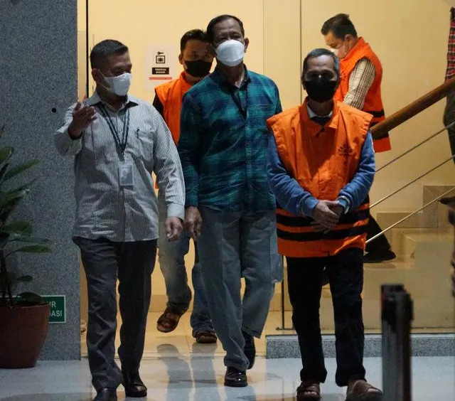 KPK Lelang Emas 2,5 Kg dan Tas Mewah Milik Koruptor Eks Rektor Unila ...