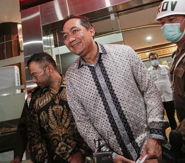 Diperiksa Selama 9 Jam, Mantan Mendag Lutfi Dicecar 61 Pertanyaan Diperiksa Selama 9 Jam, Mantan Mendag Lutfi Dicecar 61 Pertanyaan