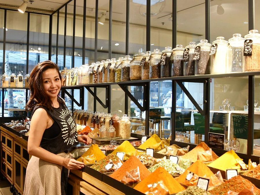 8 Potret Cantik Chef Marinka Dinilai Mirip dengan Gisel - Tetap Memukau ...