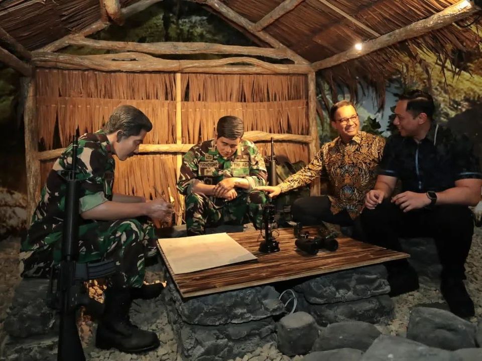 Foto-Foto Kemesraan Anies-AHY Sebelum 'Tragedi Pengkhianatan' Foto-Foto Kemesraan Anies-AHY Sebelum 'Tragedi Pengkhianatan'
