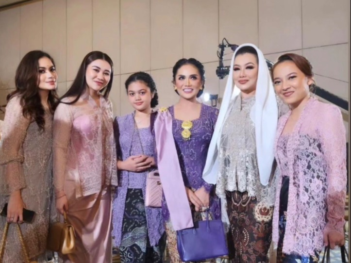 Curi Perhatian, Begini Interaksi Aaliyah Massaid dengan Keluarga Gen Halilintar di Acara Mitoni ...