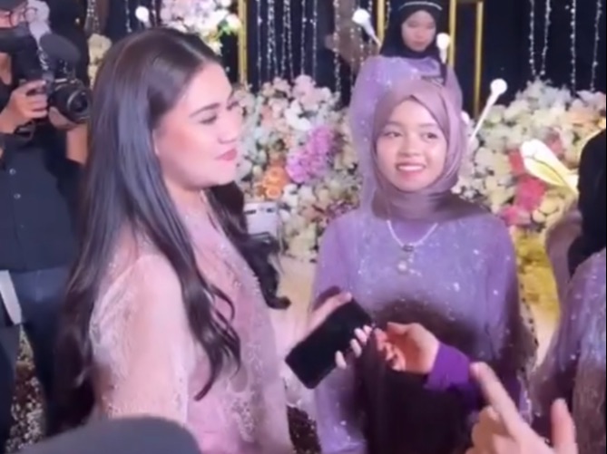 Curi Perhatian, Begini Interaksi Aaliyah Massaid dengan Keluarga Gen Halilintar di Acara Mitoni ...