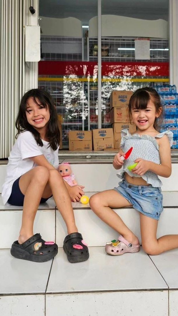 Potret Duo 'Bule Ciganjur' Anak Yasmine Wildblood Main di Halaman Mini ...
