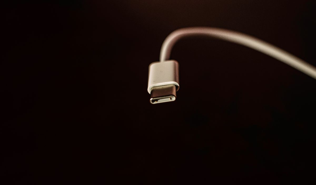 iPhone 15 Dipastikan Pakai USB-C?