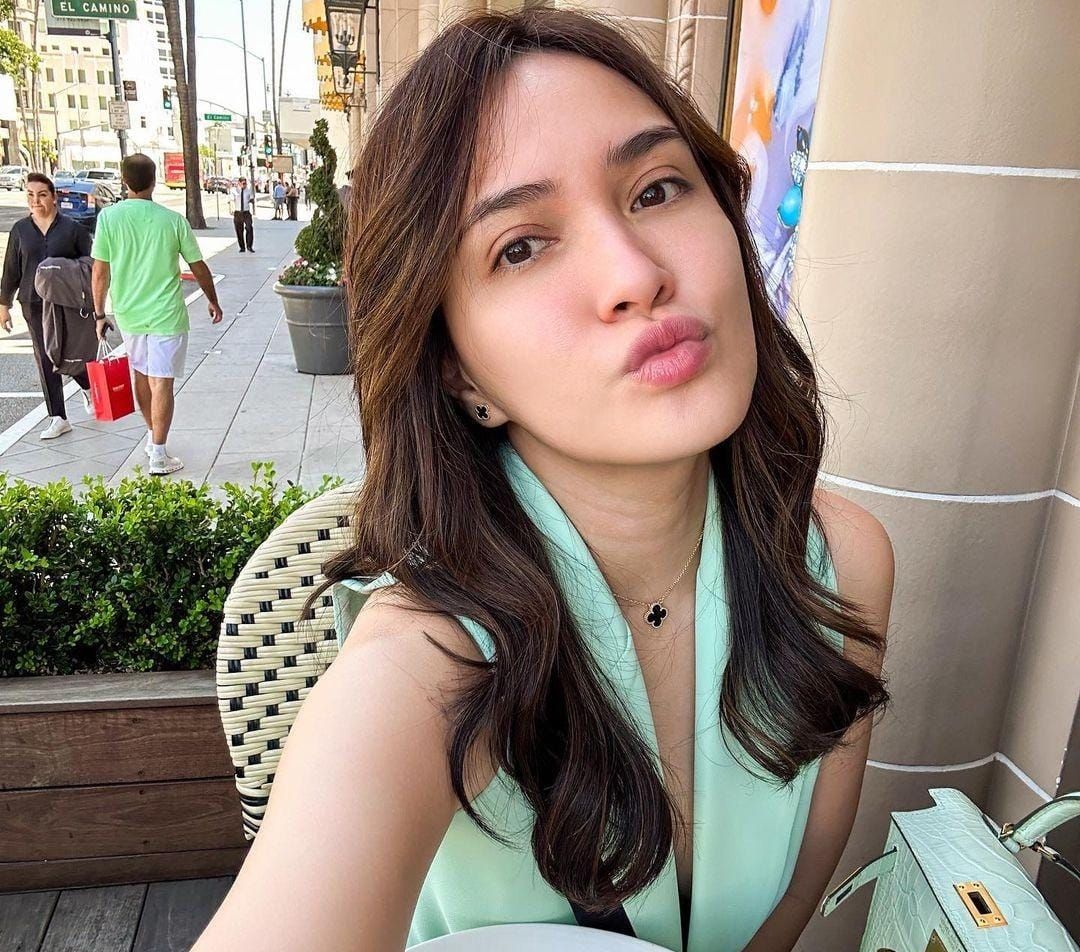 Pesona 'Hot Mom' Shandy Aulia Tampil Dalam Balutan Dress Pink yang ...