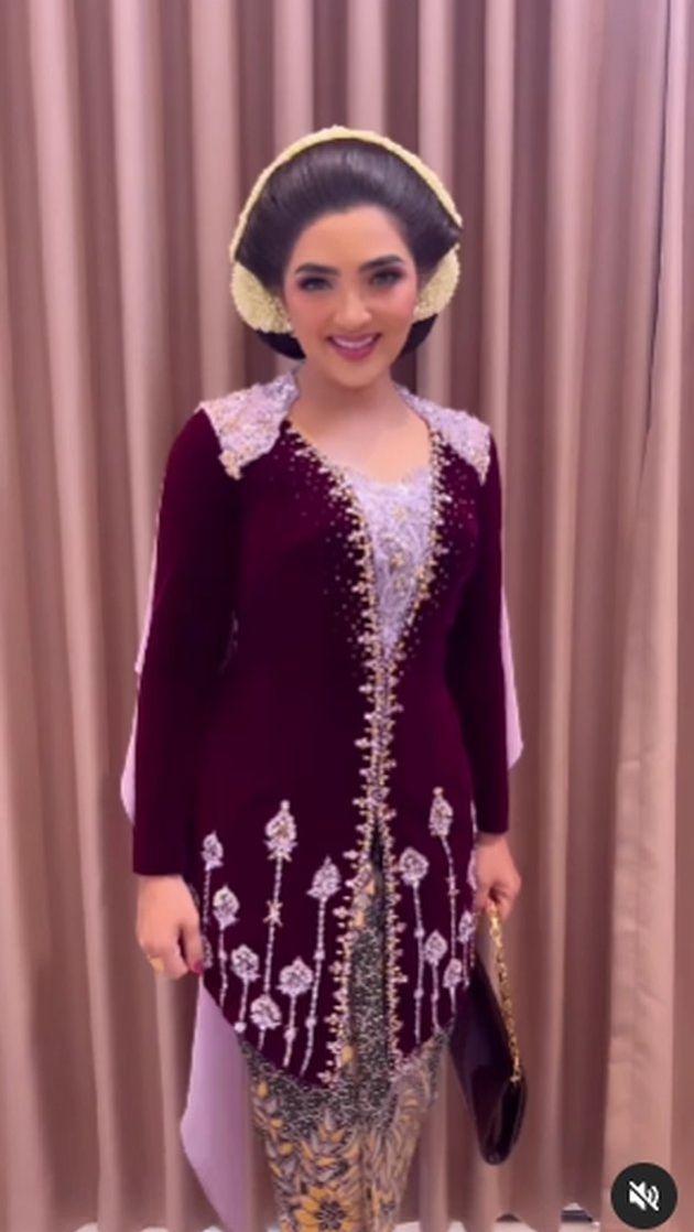 9 Potret Ashanty Elegan Berkebaya di Acara Tujuh Bulanan Aurel Hermansyah