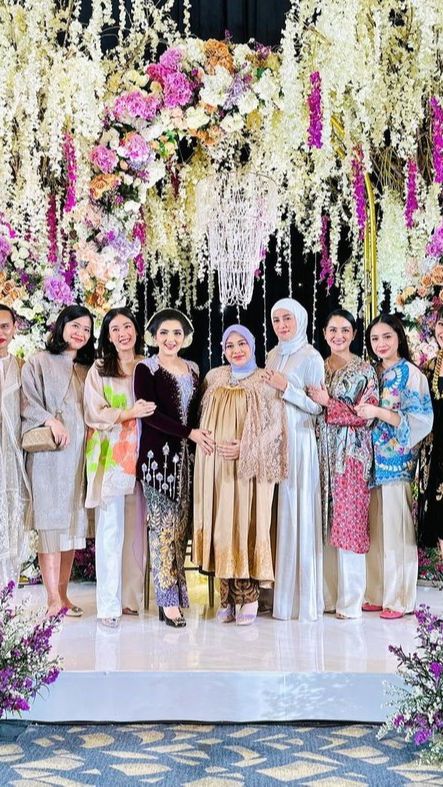 9 Potret Ashanty Elegan Berkebaya di Acara Tujuh Bulanan Aurel Hermansyah