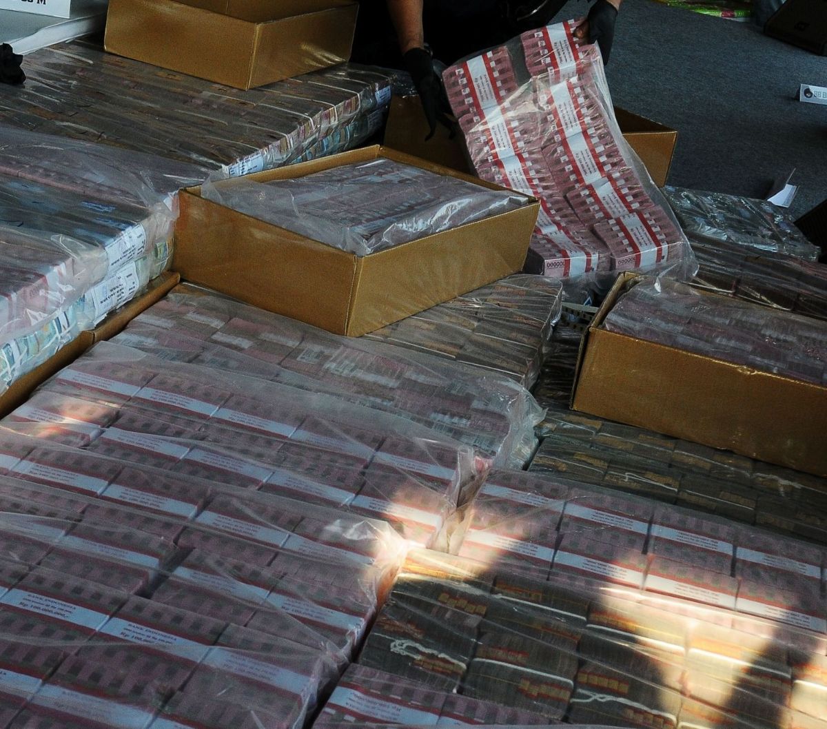 FOTO: Bareskrim Tunjukkan Barang Bukti Sindikat Narkoba Jaringan Internasional Terbesar Fredy ...