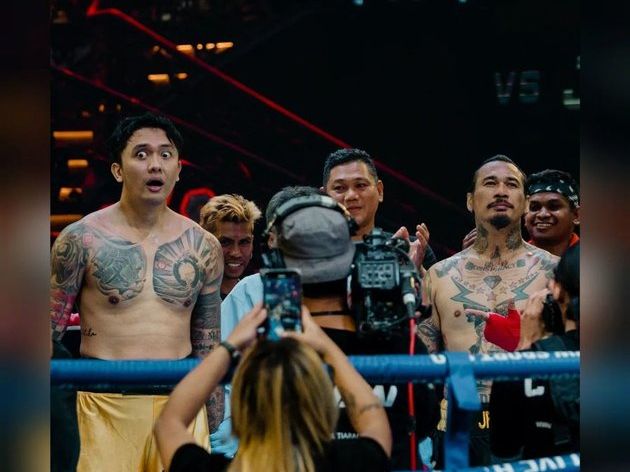 Bertarung Secara Gentle, 8 Foto Adu Tinju Jerink SID Melawan Uus di ...