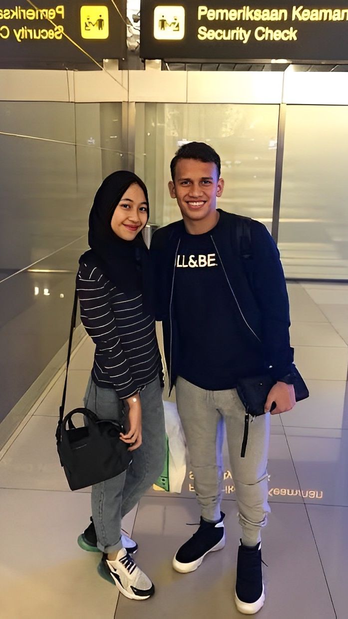 Potret Egy Maulana Fitting Baju Pengantin Ditemani Adiba Khanza | Dream ...