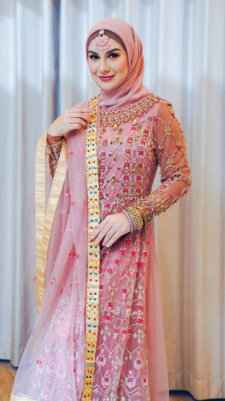 Cantik Seperti Boneka India, Ini Sederet Potret Irish Bella Tampil ...