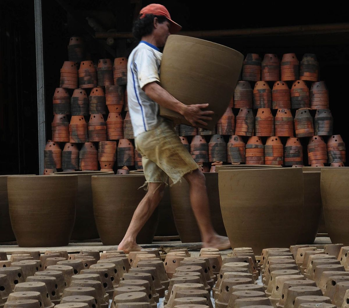 FOTO: Mengintip Pembuatan Keramik Khas Plered Purwakarta yang Mendunia