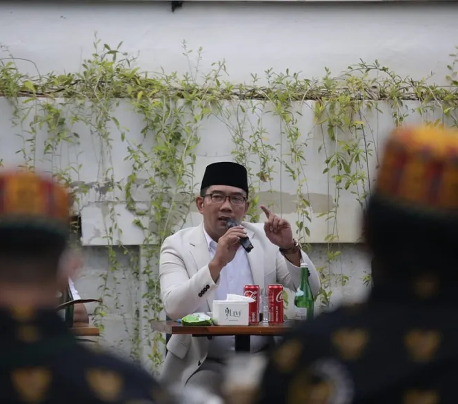 Diisukan Jadi Cawapres Ganjar, Pengamat Nilai Ridwan Kamil Tegak Lurus ... Diisukan Jadi Cawapres Ganjar, Pengamat Nilai Ridwan Kamil Tegak Lurus ...