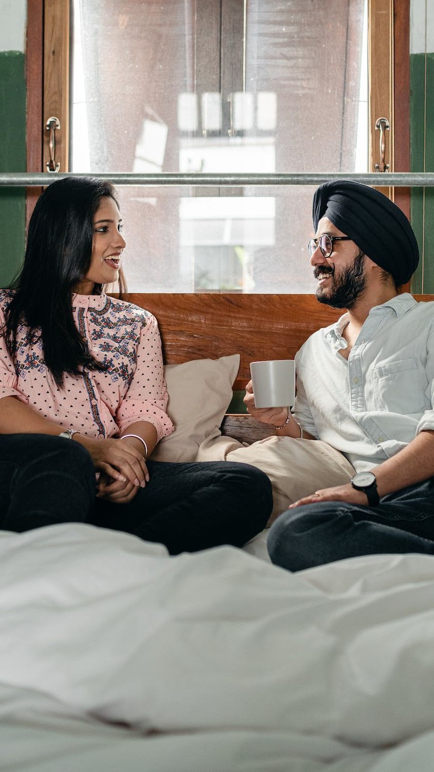 Apa Itu Pillow Talk dan Manfaatnya Untuk Kehidupan Ranjangmu