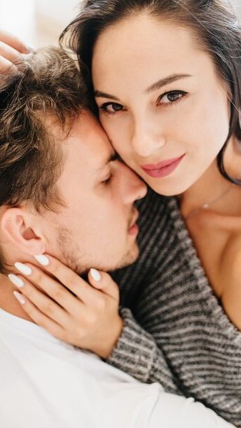 Apa Itu Pillow Talk dan Manfaatnya Untuk Kehidupan Ranjangmu