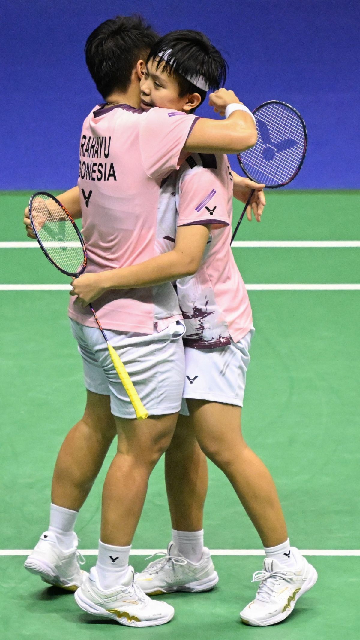 FOTO: Momen Selebrasi Kemenangan Apriyani-Siti Fadia dan Jonatan Christie Pecah Usai Raih Podium ...