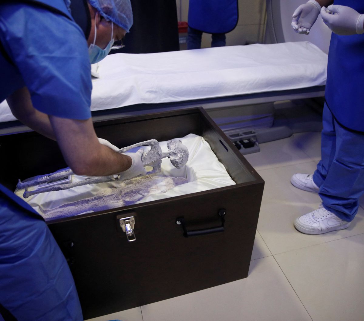 FOTO: Melihat Para Peneliti Meksiko Periksa Dua Tubuh Mumi Alien ...