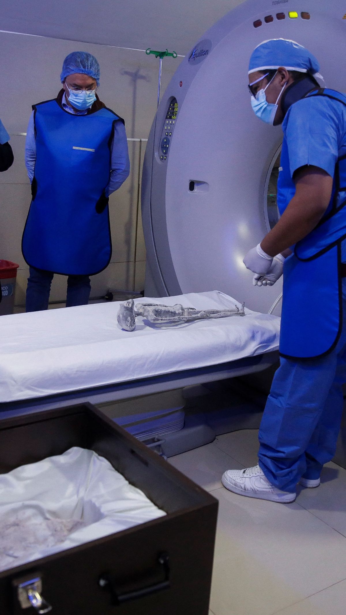 FOTO: Melihat Para Peneliti Meksiko Periksa Dua Tubuh Mumi Alien ...