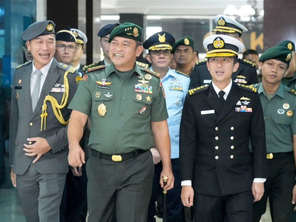 Pangkostrad Terima Kunjungan Kehormatan Panglima Angkatan Bersenjata ...