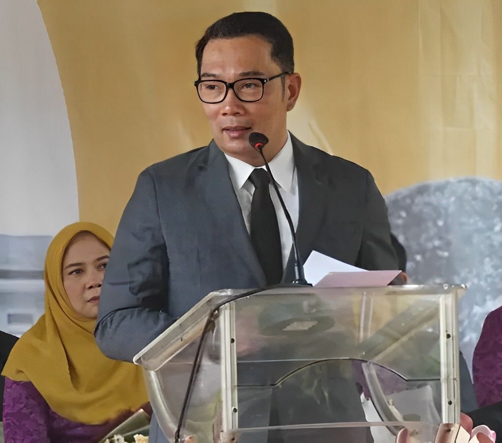 Momen Haru Ridwan Kamil Nangis Kenang Eril Saat Beres-Beres di Rumah ... Momen Haru Ridwan Kamil Nangis Kenang Eril Saat Beres-Beres di Rumah ...