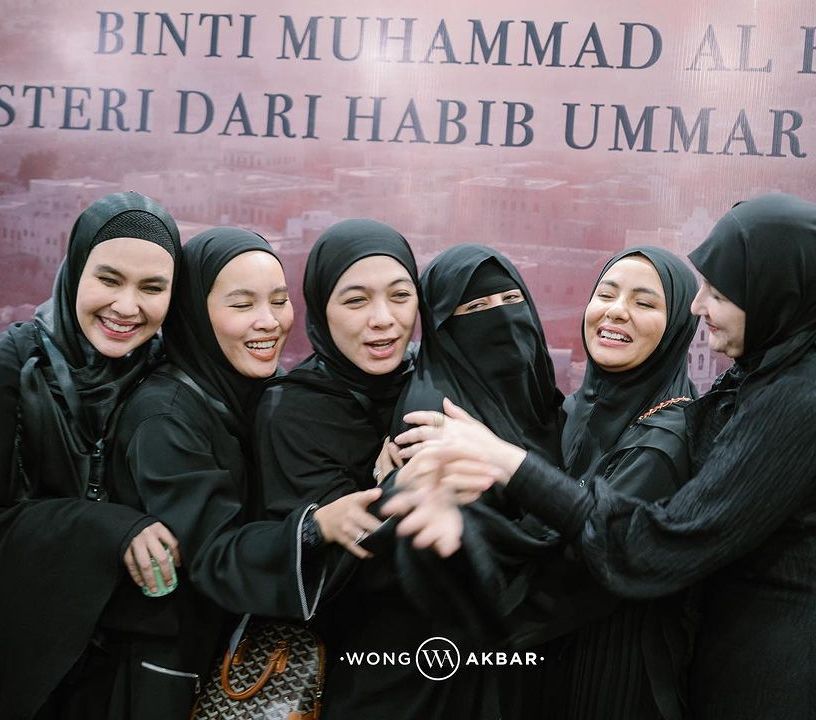 Makin Sering Ikut Pengajian, Intip Potret Terbaru Mona Ratuliu saat ...