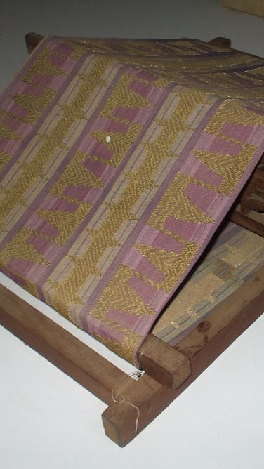 Kain Tenun Ikat Inuh, Kerajinan Tradisional yang Jadi Identitas ...