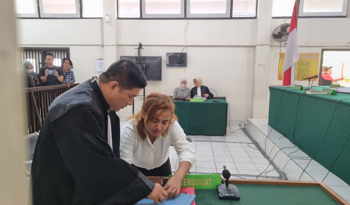 Lina Mukherjee, TikToker Makan Babi Membaca Basmalah Dituntut 2 Tahun Penjara dan Denda Rp250 Juta