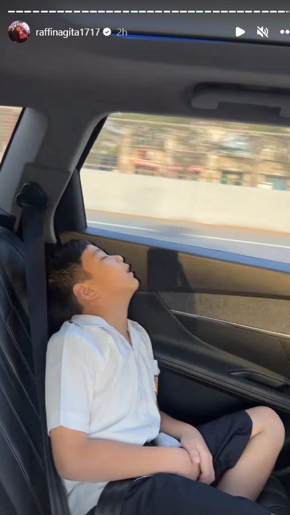 Kabar Terbaru Rafathar Setelah Viral Ditonjok Teman Sekolah, Netizen Justru Salfok Sama Nagita