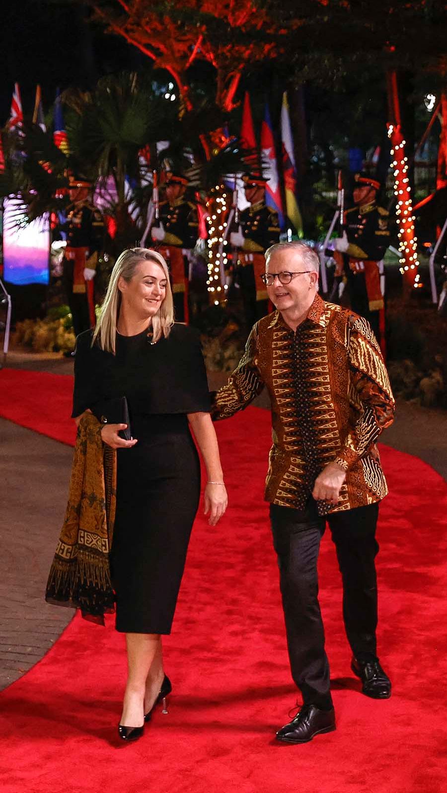 FOTO: Gaya Para Pemimpin Negara Kompak Berpakaian Batik di Gala Dinner ...