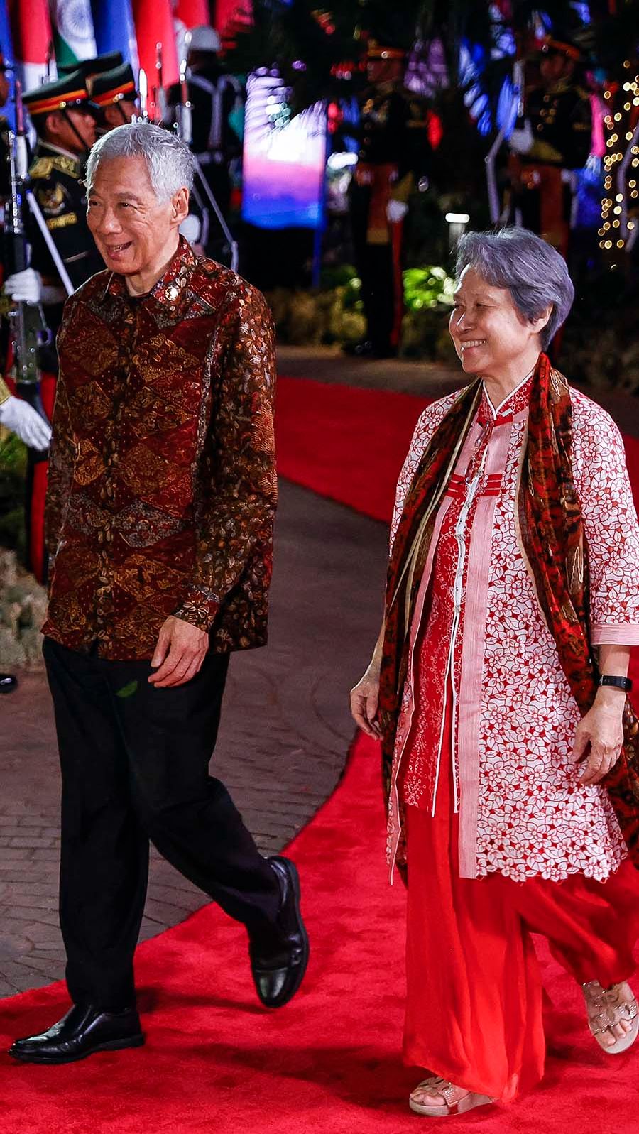 FOTO: Gaya Para Pemimpin Negara Kompak Berpakaian Batik di Gala Dinner ...