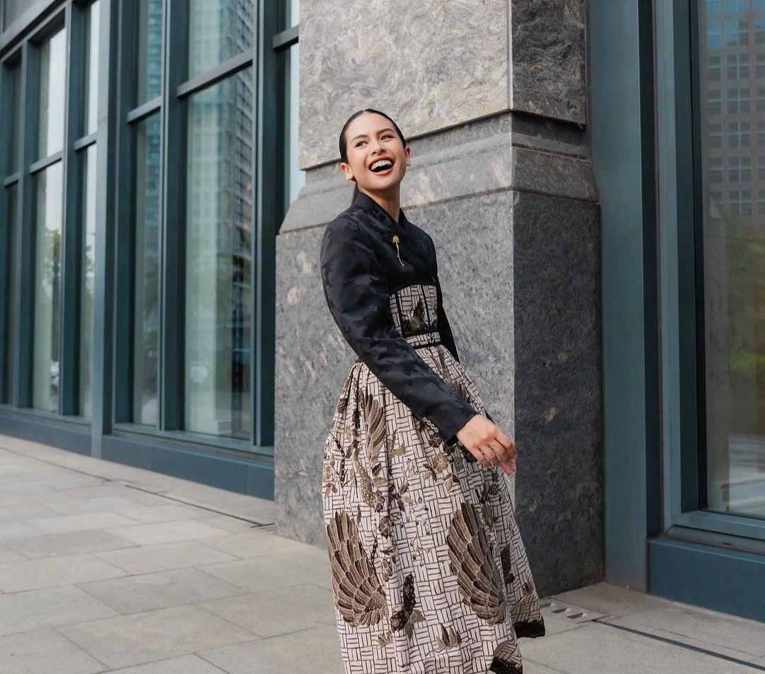 6 Potret Maudy Ayunda dalam Hanbok Batik, Gabungan Kain Tradisional dan ...