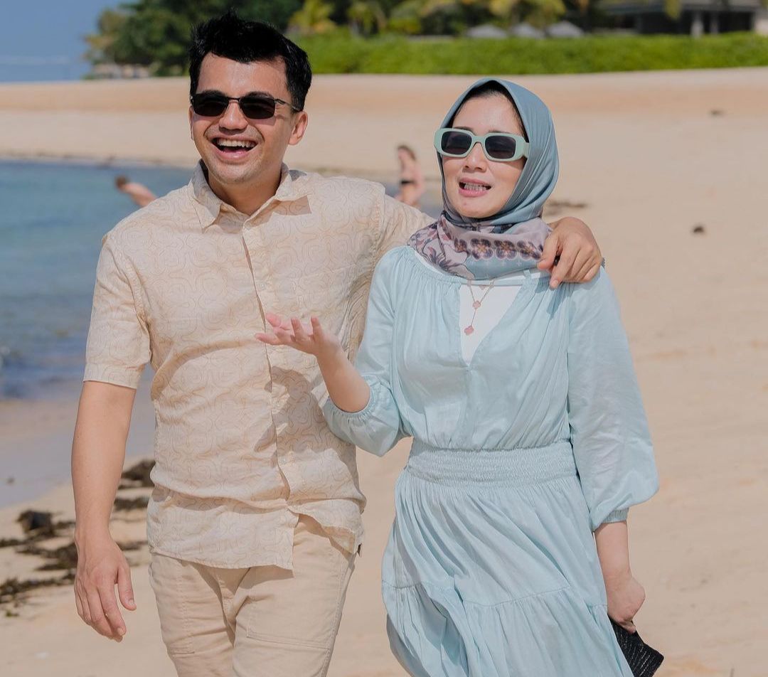 Potret Penampilan Dine Istri Sahrul Gunawan yang Ramai Dikritik Netizen ... Potret Penampilan Dine Istri Sahrul Gunawan yang Ramai Dikritik Netizen ...