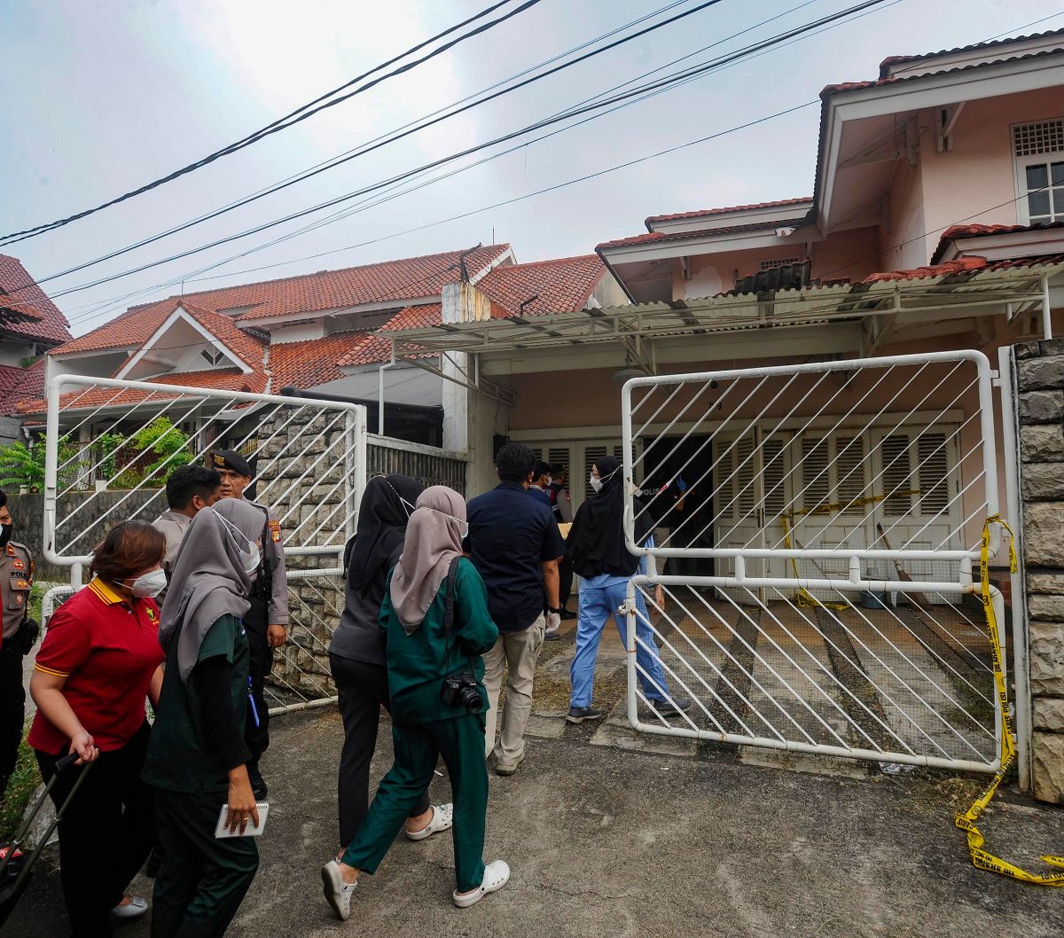 Polisi Temukan Dokumen dan Sejumlah Catatan saat Olah TKP Ibu Anak ...