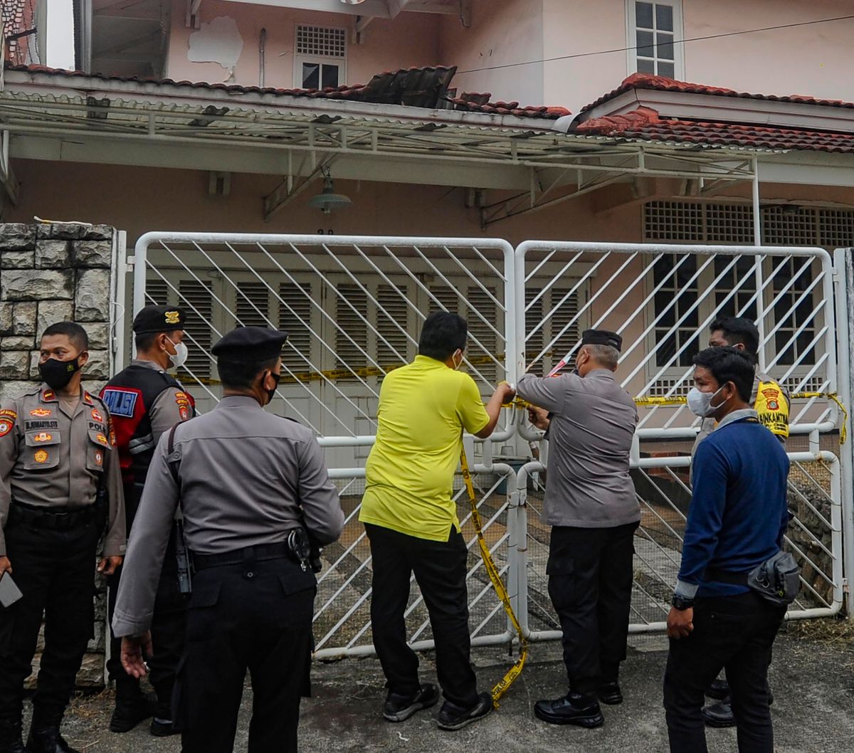Polisi Temukan Dokumen dan Sejumlah Catatan saat Olah TKP Ibu Anak ...