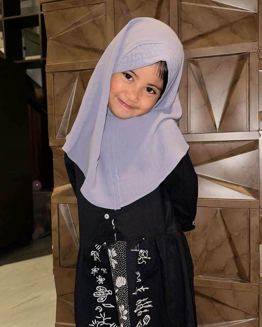 Sang Bunda Kerap Posting Baju dan Pose Seksi, Ini 8 Potret Menggemaskan ...