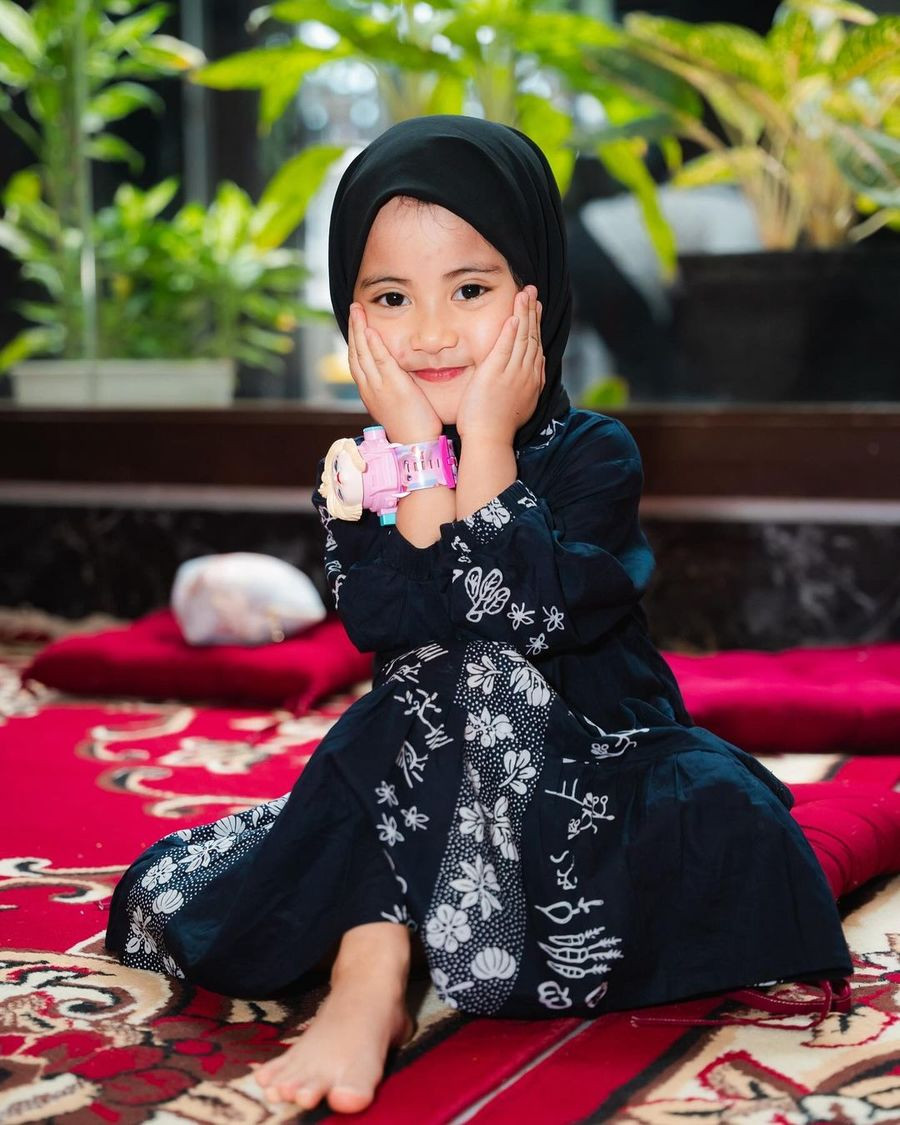 Sang Bunda Kerap Posting Baju dan Pose Seksi, Ini 8 Potret Menggemaskan ...