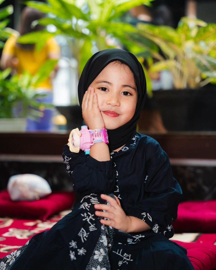 Sang Bunda Kerap Posting Baju dan Pose Seksi, Ini 8 Potret Menggemaskan ...